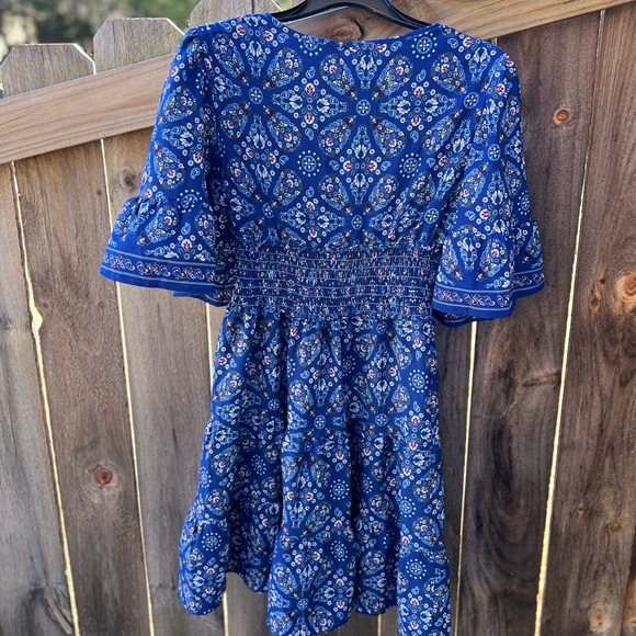 Max Studio | Dresses | Max Studio Blue Floral Flutter Sleeve Flirty ...